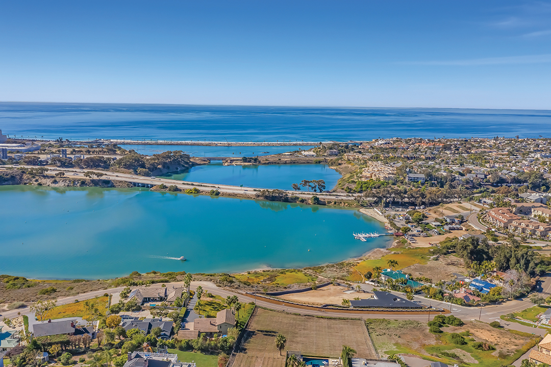 This high-tech modern marvel in Carlsbad literally shines — Ranch ...