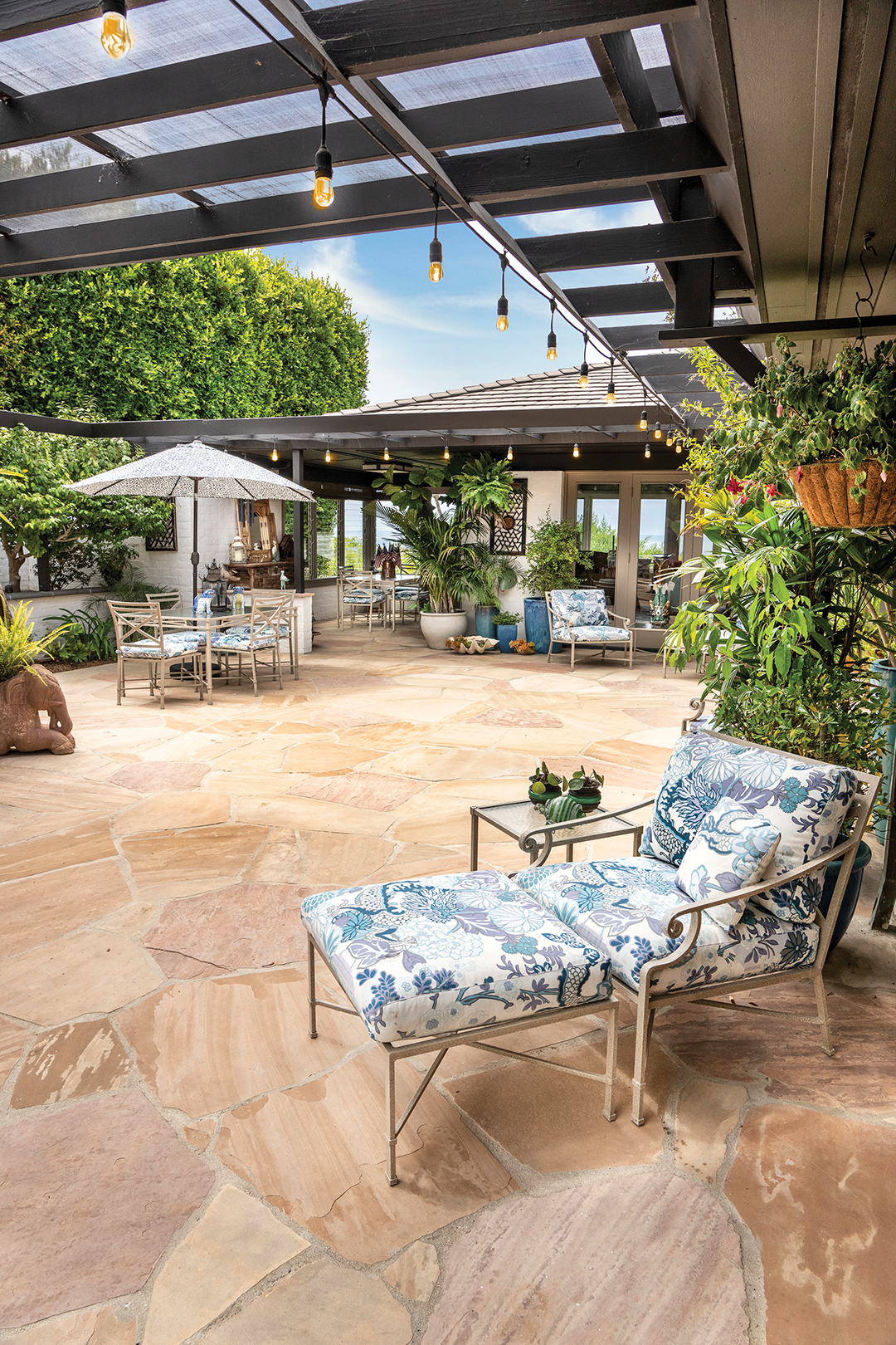 At Home With Elizabeth and Ron Davidson — Ranch & Coast Magazine