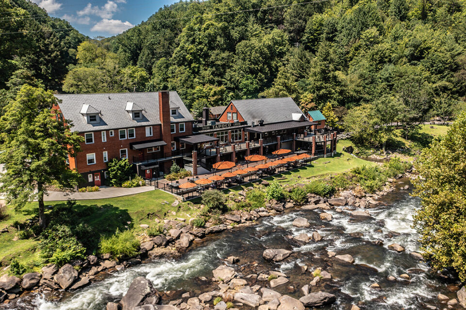 Where to stay near the Tail of the Dragon: historic Tapoco Lodge in ...